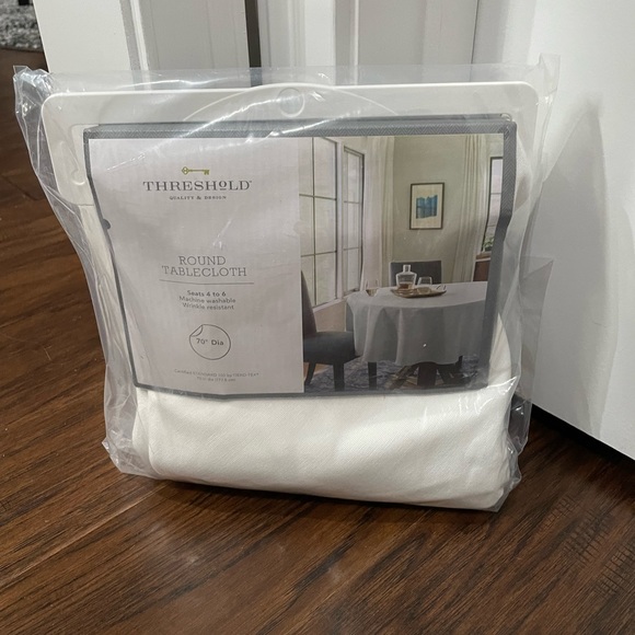 Threshold | Kitchen | New Threshold White Round Tablecloth | Poshmark